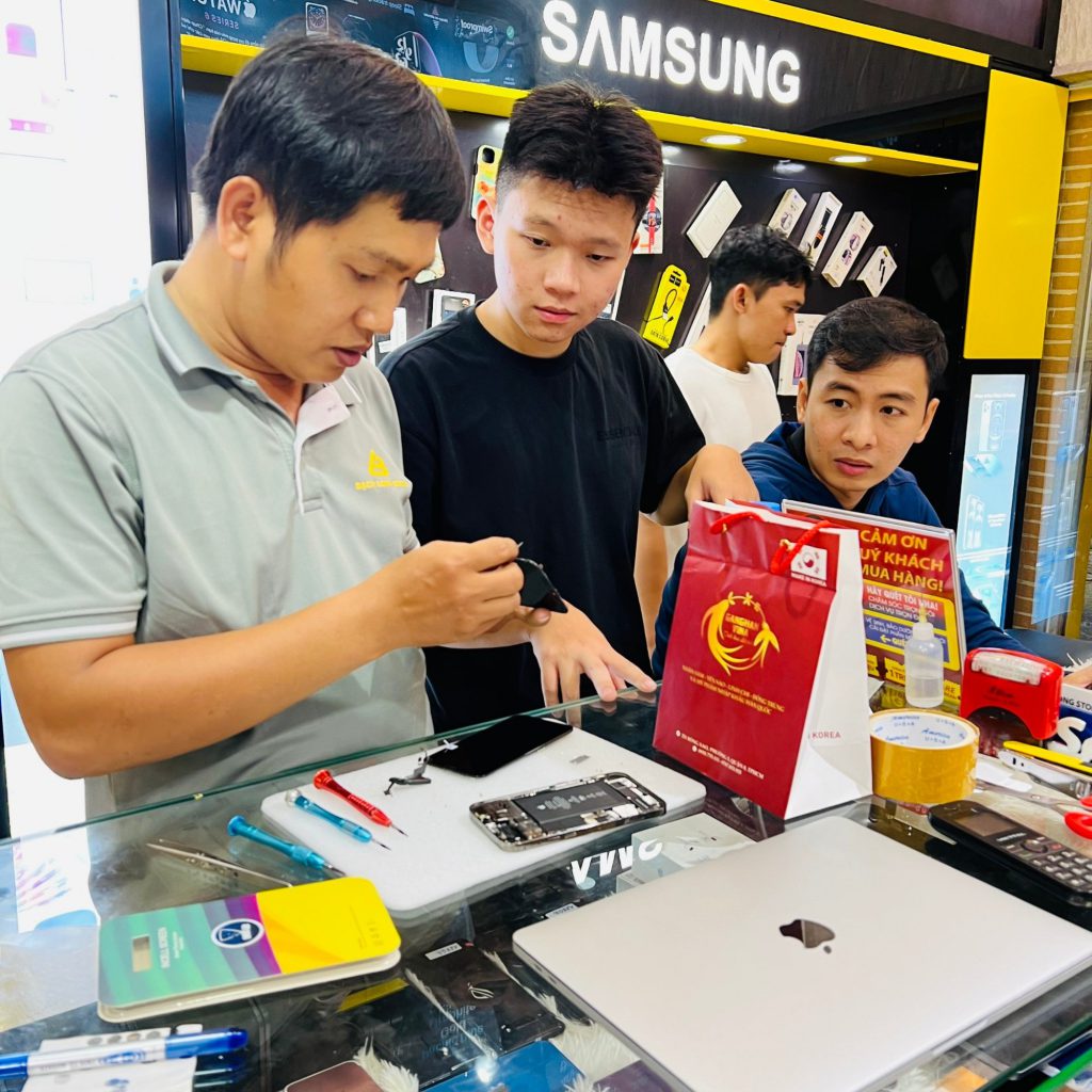 MÀN HÌNH IPHONE 13 PRO MAX ENZO (OLED) - Phụ kiện di động chính hãng